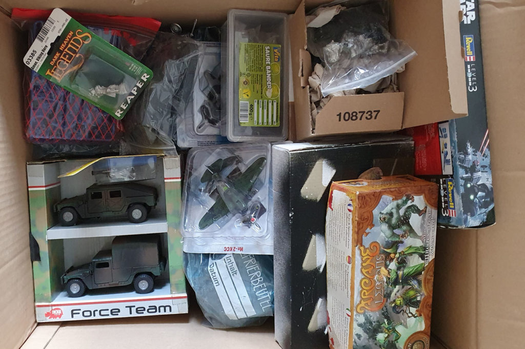 Miniature swap – travelling wargame box « chaosbunker.de