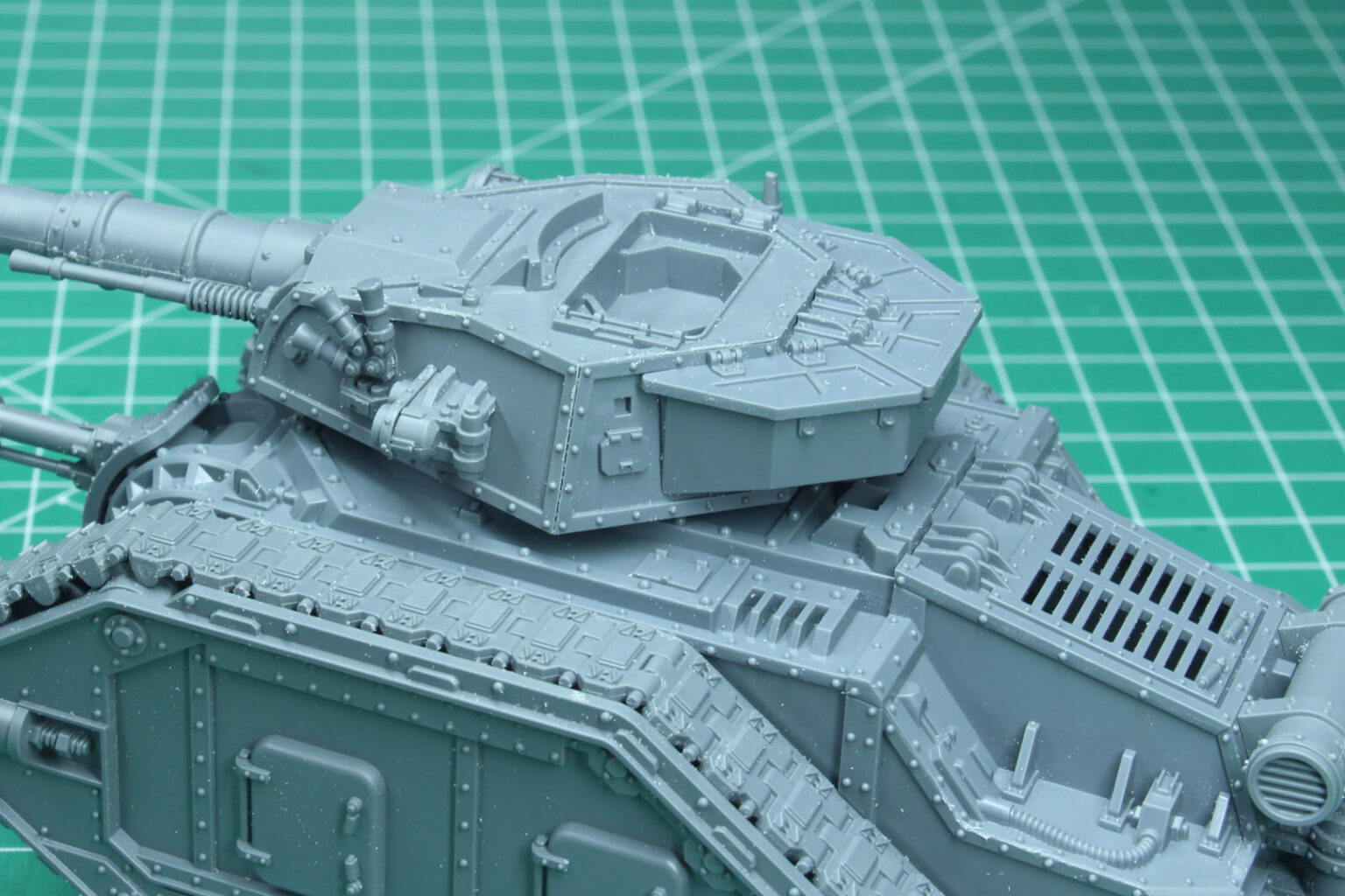 Horus Heresy – Solar Auxilia Leman Russ Strike Tank « chaosbunker.de